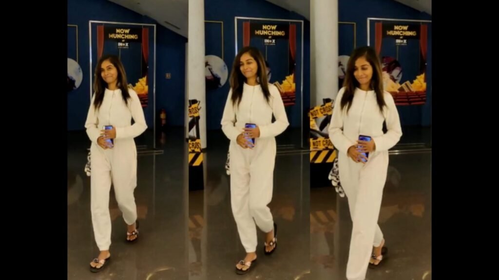 Gujju actress and writer jignasha patel spotted at the taksh galaxy mall