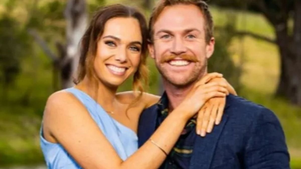 Farmer Wants A Wife Stars Andrew Coleman, Claire Saunders Engaged: Love ...